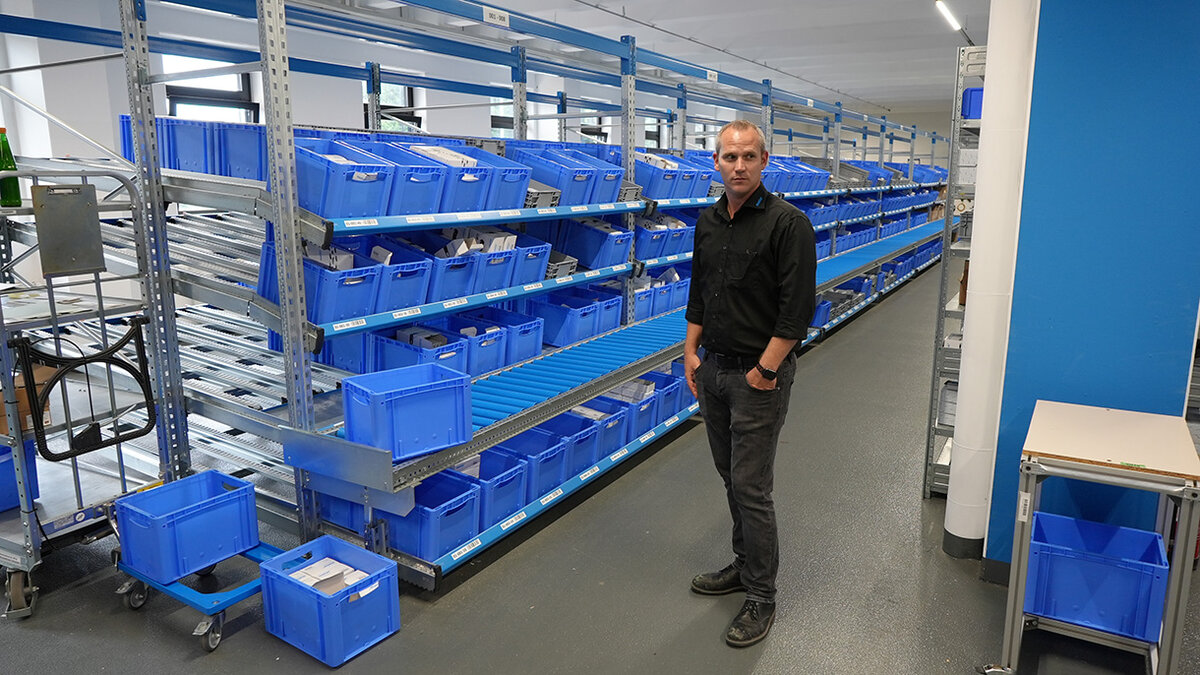 Safety knife: Competitive edge through automation | MiniTec